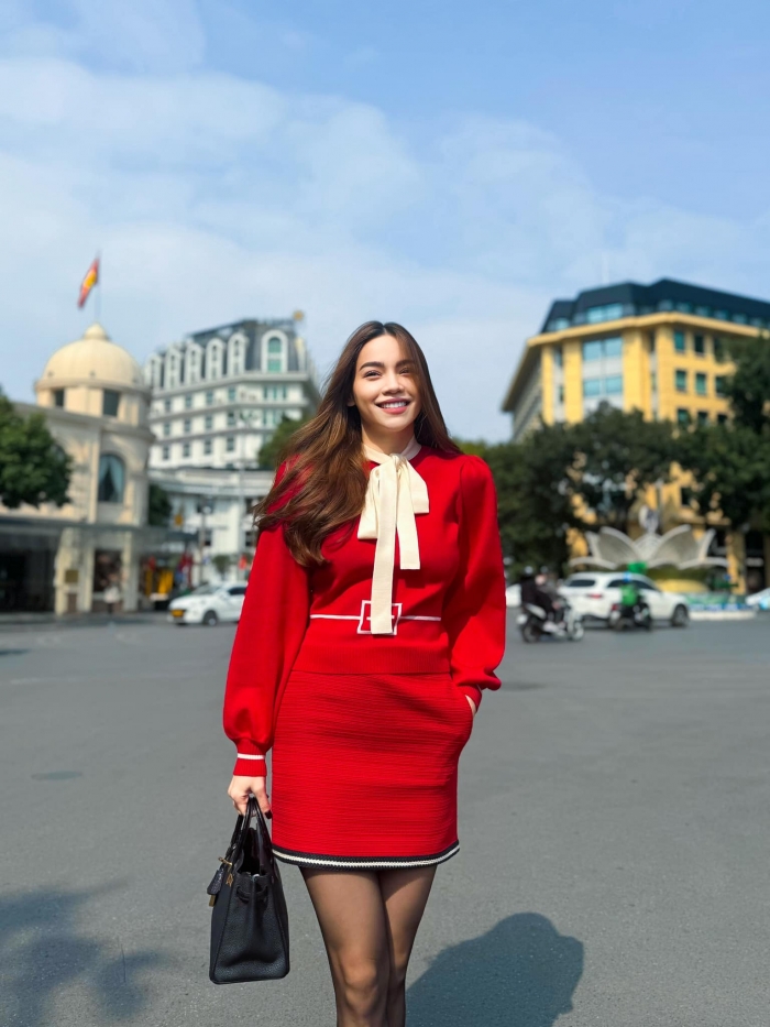 Netizen tấm tắc khen khi Hồ Ngọc Hà tung loạt ảnh xinh đẹp, rạng rỡ như gái đôi mươi